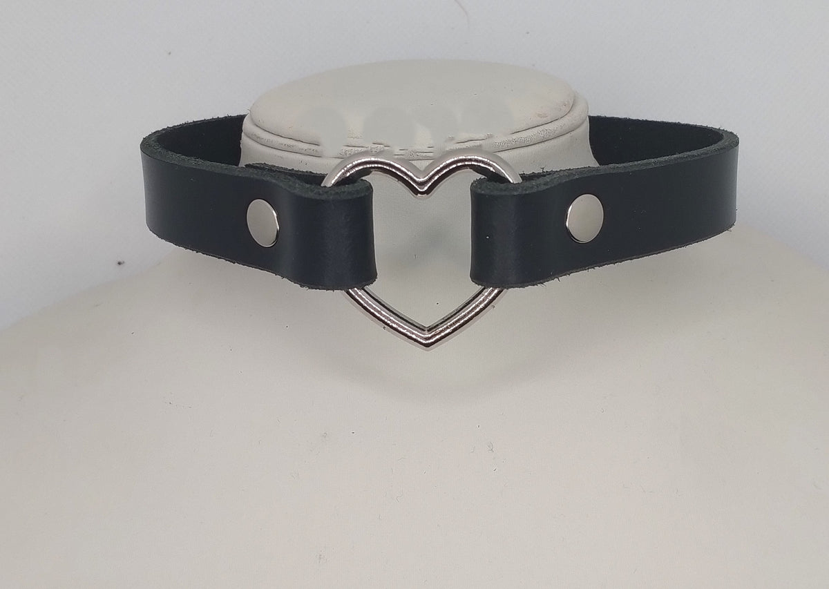 Heart Loop Leather Choker – RACK Leather Goods